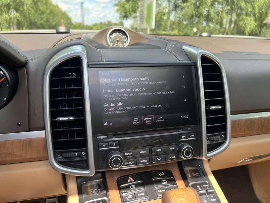 Grey Porsche Cayenne 2017 in Panevezys, with an engine capacity of 3.60 L and mileage of 251 thousand km for 27400 €, photo 30 on AUTOMOTO.COM.LV