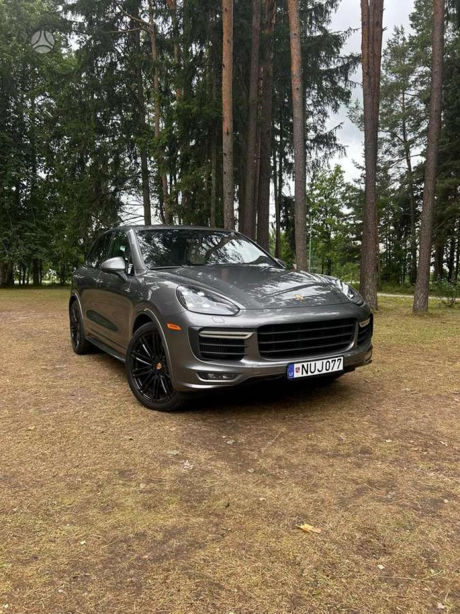 Grey Porsche Cayenne 2017 in Klaipeda, with an engine capacity of 3.60 L and mileage of 189 thousand km for 25990 €, photo 1 on AUTOMOTO.COM.LV