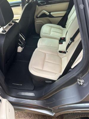 Grey Porsche Cayenne 2017 in Klaipeda, with an engine capacity of 3.60 L and mileage of 189 thousand km for 25990 €, photo 12 on AUTOMOTO.COM.LV
