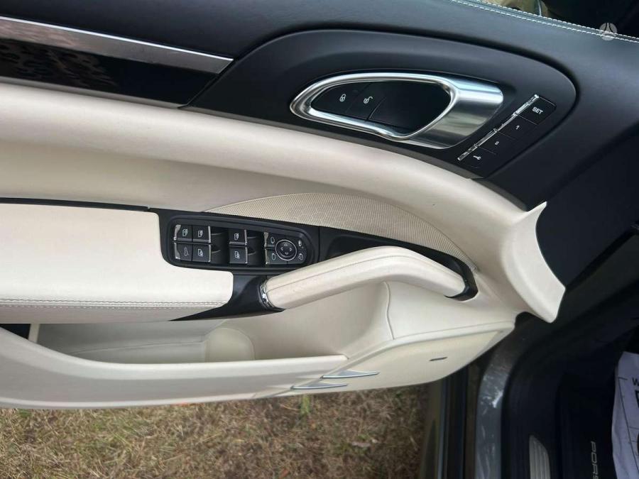 Grey Porsche Cayenne 2017 in Klaipeda, with an engine capacity of 3.60 L and mileage of 189 thousand km for 25990 €, photo 14 on AUTOMOTO.COM.LV