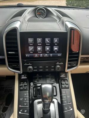 Grey Porsche Cayenne 2017 in Klaipeda, with an engine capacity of 3.60 L and mileage of 189 thousand km for 25990 €, photo 20 on AUTOMOTO.COM.LV