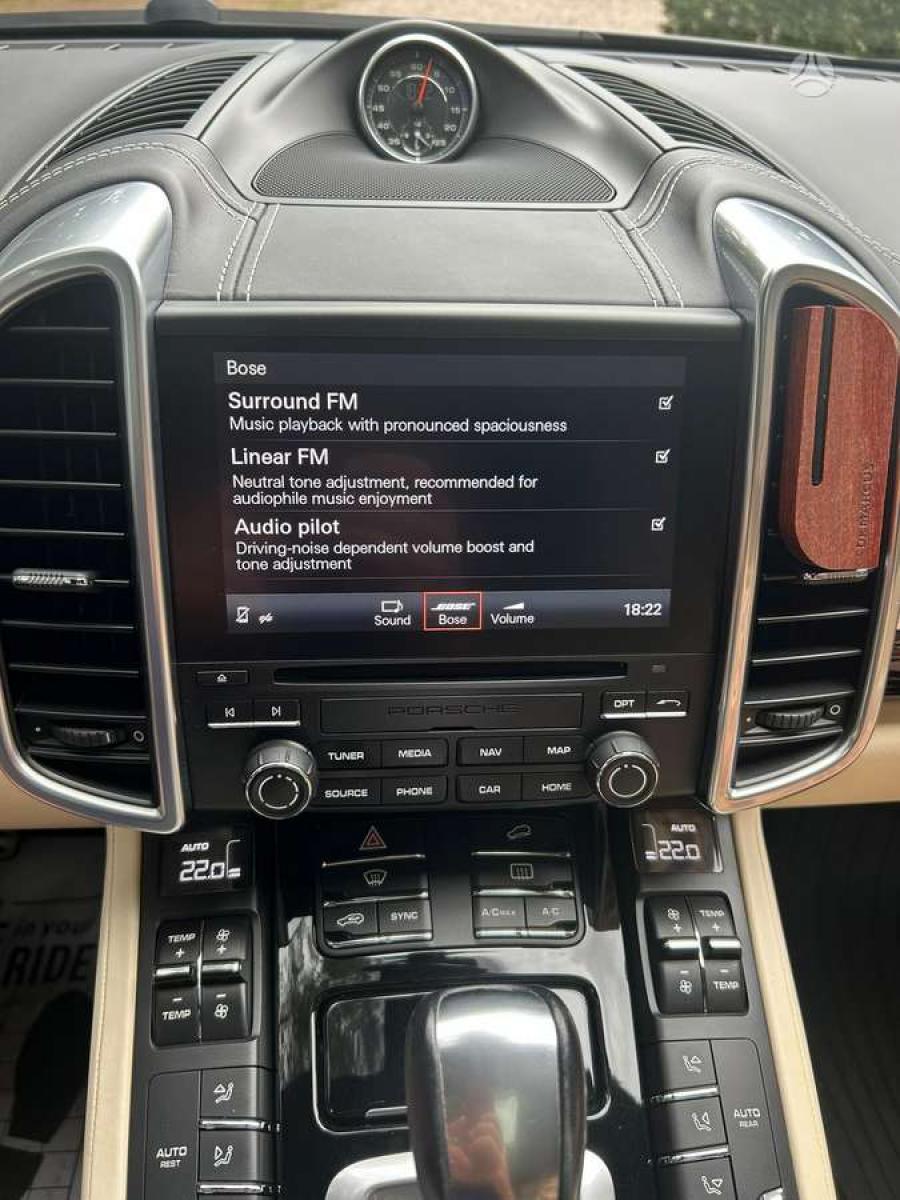 Grey Porsche Cayenne 2017 in Klaipeda, with an engine capacity of 3.60 L and mileage of 189 thousand km for 25990 €, photo 21 on AUTOMOTO.COM.LV