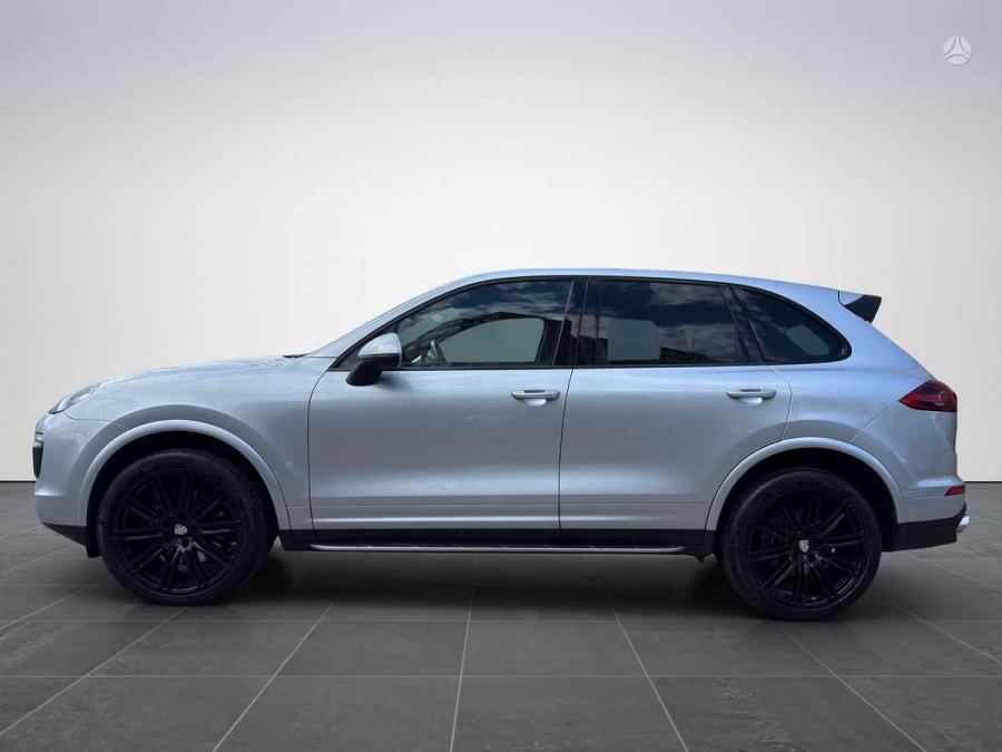 Pelēks Porsche Cayenne 2017 Viļņa, ar dzinēja tilpumu 2.97 L un nobraukumu 165 tūkst. km par 24900 €, foto 6 vietnē AUTOMOTO.COM.LV