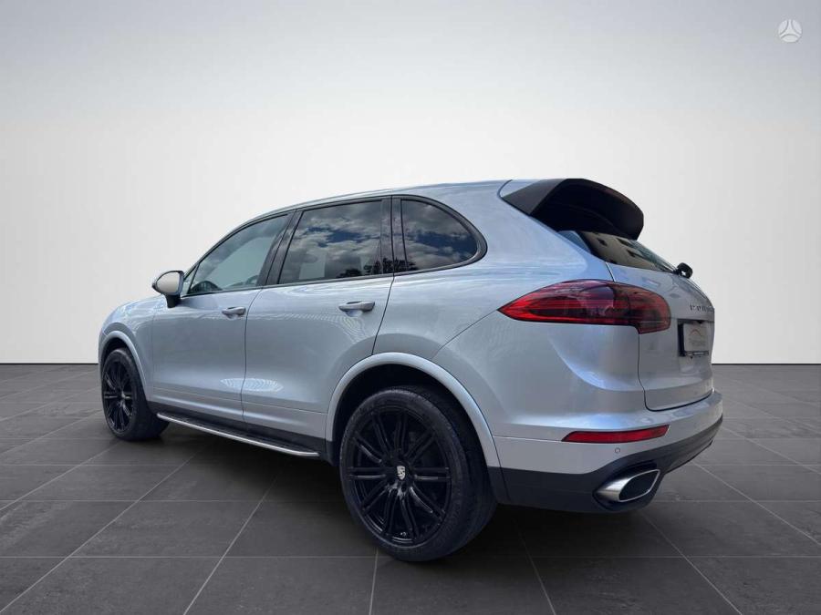 Pelēks Porsche Cayenne 2017 Viļņa, ar dzinēja tilpumu 2.97 L un nobraukumu 165 tūkst. km par 24900 €, foto 8 vietnē AUTOMOTO.COM.LV