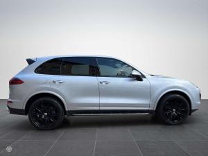 Pelēks Porsche Cayenne 2017 Viļņa, ar dzinēja tilpumu 2.97 L un nobraukumu 165 tūkst. km par 24900 €, foto 13 vietnē AUTOMOTO.COM.LV