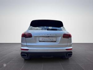 Pelēks Porsche Cayenne 2017 Viļņa, ar dzinēja tilpumu 2.97 L un nobraukumu 165 tūkst. km par 24900 €, foto 10 vietnē AUTOMOTO.COM.LV