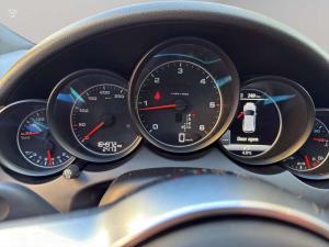 Pelēks Porsche Cayenne 2017 Viļņa, ar dzinēja tilpumu 2.97 L un nobraukumu 165 tūkst. km par 24900 €, foto 21 vietnē AUTOMOTO.COM.LV
