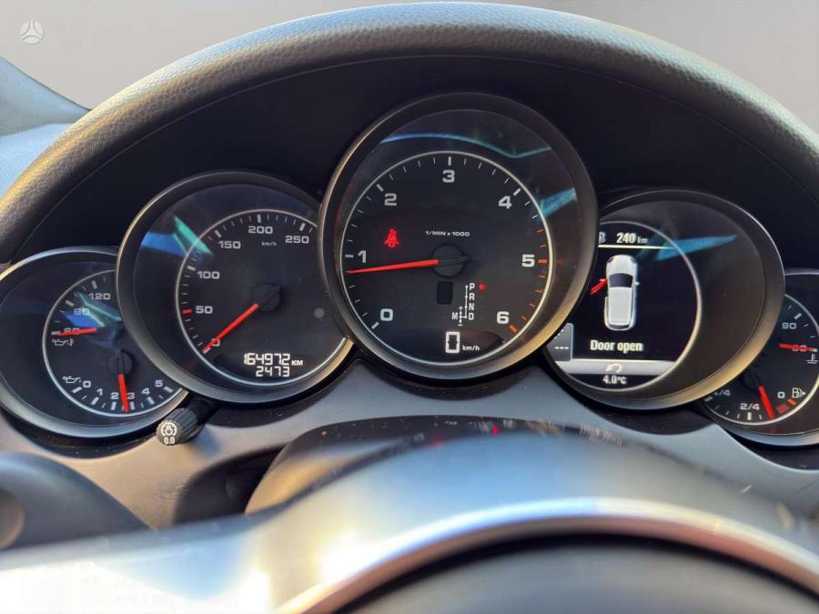 Pelēks Porsche Cayenne 2017 Viļņa, ar dzinēja tilpumu 2.97 L un nobraukumu 165 tūkst. km par 24900 €, foto 21 vietnē AUTOMOTO.COM.LV