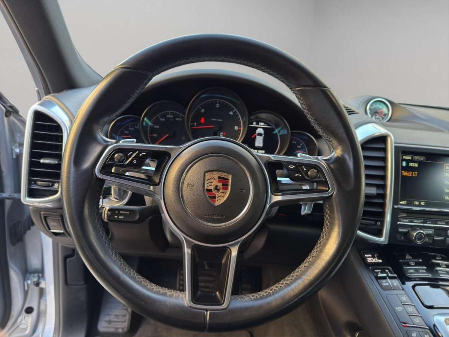 Pelēks Porsche Cayenne 2017 Viļņa, ar dzinēja tilpumu 2.97 L un nobraukumu 165 tūkst. km par 24900 €, foto 20 vietnē AUTOMOTO.COM.LV