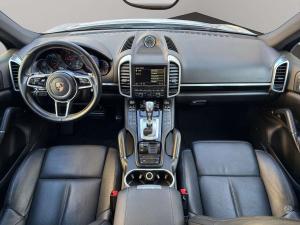 Pelēks Porsche Cayenne 2017 Viļņa, ar dzinēja tilpumu 2.97 L un nobraukumu 165 tūkst. km par 24900 €, foto 28 vietnē AUTOMOTO.COM.LV
