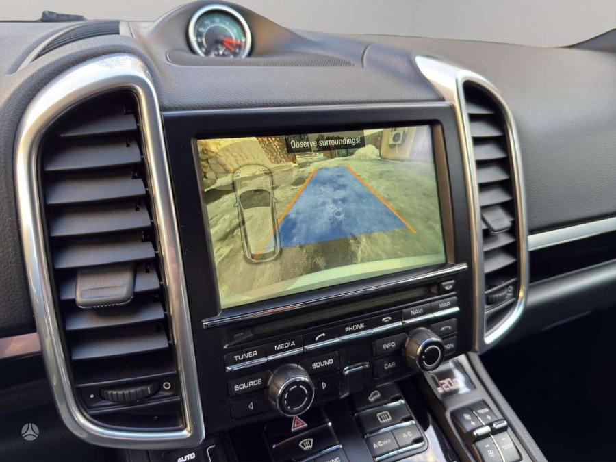 Pelēks Porsche Cayenne 2017 Viļņa, ar dzinēja tilpumu 2.97 L un nobraukumu 165 tūkst. km par 24900 €, foto 32 vietnē AUTOMOTO.COM.LV