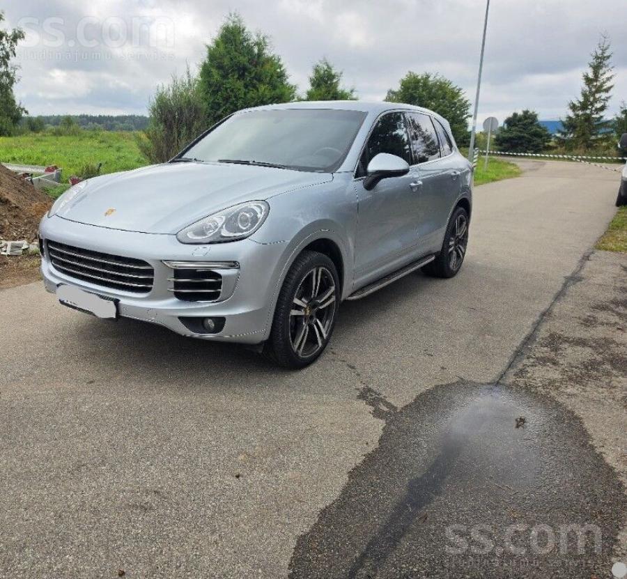 Pelēks Porsche Cayenne 2017 Rīga, ar dzinēja tilpumu 3.00 L un nobraukumu 70 tūkst. km par 35000 €, foto 1 vietnē AUTOMOTO.COM.LV