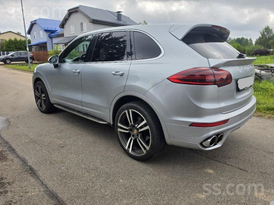 Pelēks Porsche Cayenne 2017 Rīga, ar dzinēja tilpumu 3.00 L un nobraukumu 70 tūkst. km par 35000 €, foto 3 vietnē AUTOMOTO.COM.LV