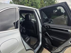 Pelēks Porsche Cayenne 2017 Rīga, ar dzinēja tilpumu 3.00 L un nobraukumu 70 tūkst. km par 35000 €, foto 5 vietnē AUTOMOTO.COM.LV