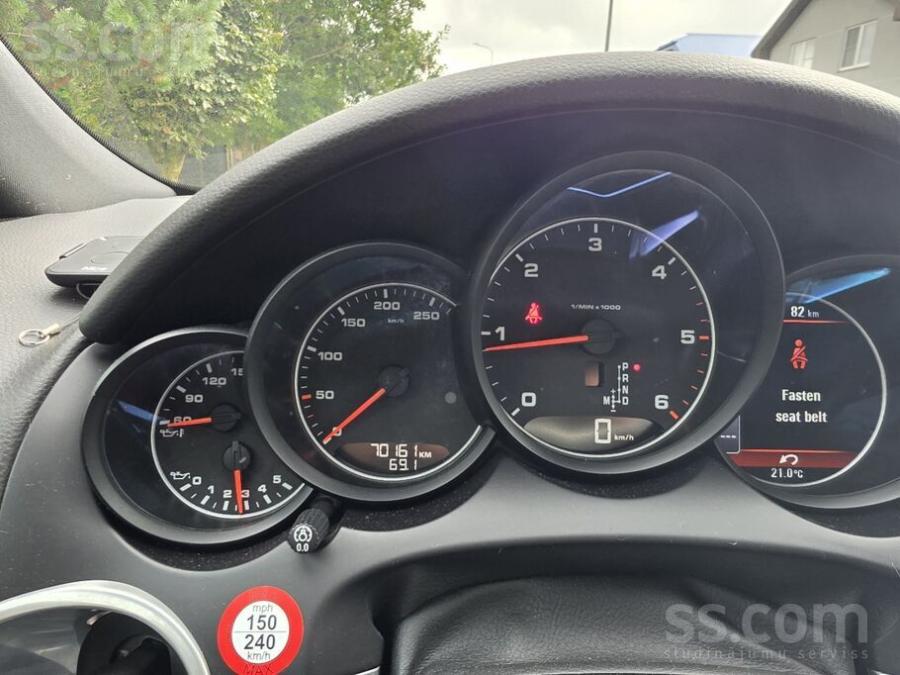 Pelēks Porsche Cayenne 2017 Rīga, ar dzinēja tilpumu 3.00 L un nobraukumu 70 tūkst. km par 35000 €, foto 10 vietnē AUTOMOTO.COM.LV