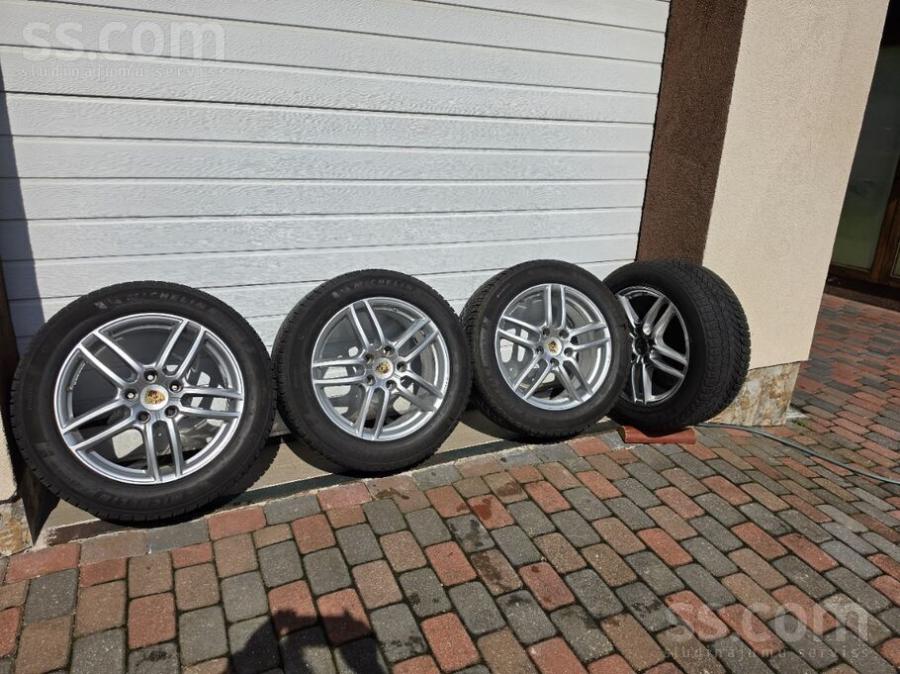 Pelēks Porsche Cayenne 2017 Rīga, ar dzinēja tilpumu 3.00 L un nobraukumu 70 tūkst. km par 35000 €, foto 12 vietnē AUTOMOTO.COM.LV