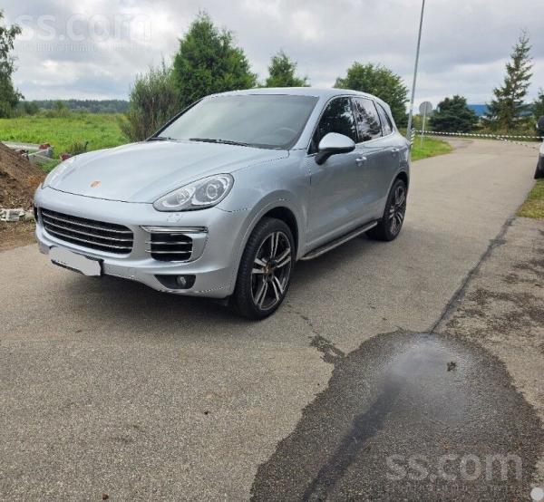 Pelēks Porsche Cayenne 2017 Rīga, ar dzinēja tilpumu 3.00 L un nobraukumu 70 tūkst. km par 35000 €, foto 1 vietnē AUTOMOTO.COM.LV