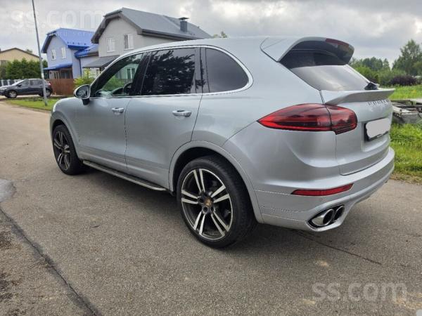 Pelēks Porsche Cayenne 2017 Rīga, ar dzinēja tilpumu 3.00 L un nobraukumu 70 tūkst. km par 35000 €, foto 3 vietnē AUTOMOTO.COM.LV
