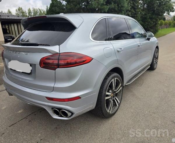 Pelēks Porsche Cayenne 2017 Rīga, ar dzinēja tilpumu 3.00 L un nobraukumu 70 tūkst. km par 35000 €, foto 4 vietnē AUTOMOTO.COM.LV
