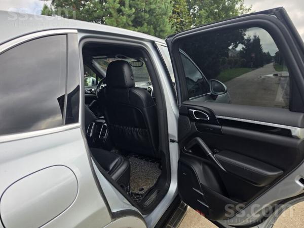Pelēks Porsche Cayenne 2017 Rīga, ar dzinēja tilpumu 3.00 L un nobraukumu 70 tūkst. km par 35000 €, foto 5 vietnē AUTOMOTO.COM.LV