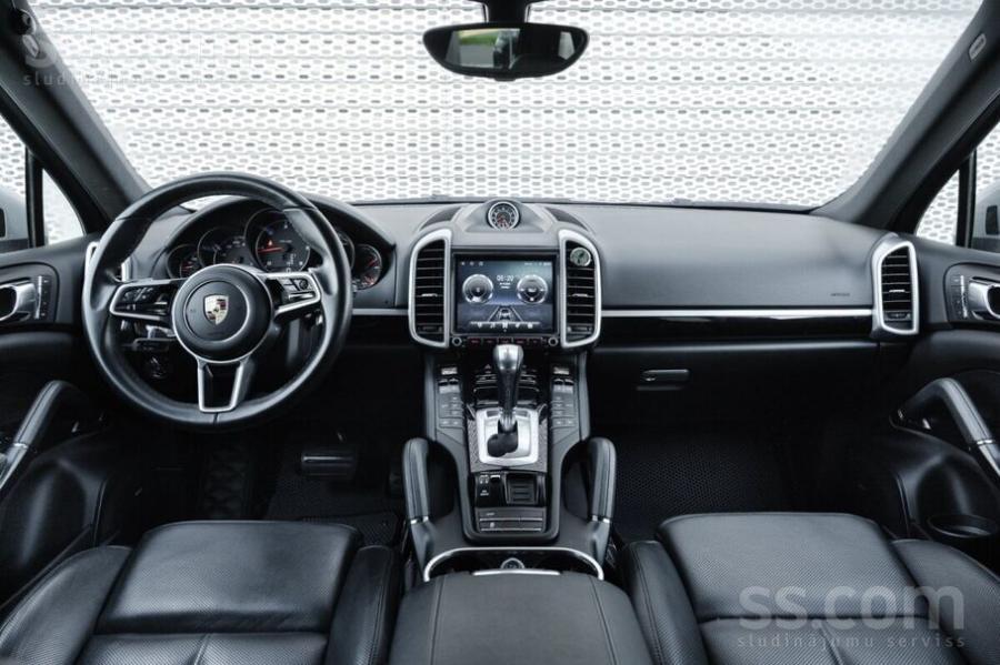 Pelēks Porsche Cayenne 2017 Rīga, ar dzinēja tilpumu 3.00 L un nobraukumu 70 tūkst. km par 34850 €, foto 7 vietnē AUTOMOTO.COM.LV
