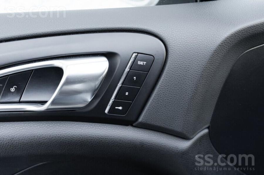 Pelēks Porsche Cayenne 2017 Rīga, ar dzinēja tilpumu 3.00 L un nobraukumu 70 tūkst. km par 34850 €, foto 9 vietnē AUTOMOTO.COM.LV