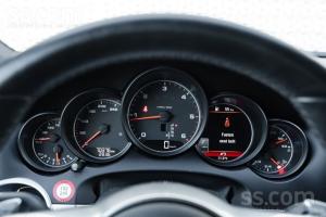 Pelēks Porsche Cayenne 2017 Rīga, ar dzinēja tilpumu 3.00 L un nobraukumu 70 tūkst. km par 34850 €, foto 16 vietnē AUTOMOTO.COM.LV