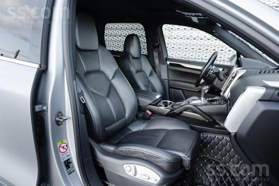 Pelēks Porsche Cayenne 2017 Rīga, ar dzinēja tilpumu 3.00 L un nobraukumu 70 tūkst. km par 34850 €, foto 23 vietnē AUTOMOTO.COM.LV