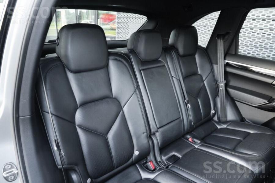 Pelēks Porsche Cayenne 2017 Rīga, ar dzinēja tilpumu 3.00 L un nobraukumu 70 tūkst. km par 34850 €, foto 24 vietnē AUTOMOTO.COM.LV