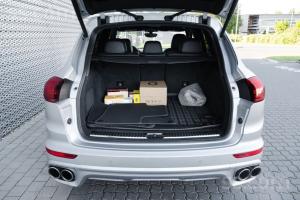 Pelēks Porsche Cayenne 2017 Rīga, ar dzinēja tilpumu 3.00 L un nobraukumu 70 tūkst. km par 34850 €, foto 26 vietnē AUTOMOTO.COM.LV