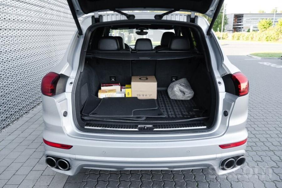 Pelēks Porsche Cayenne 2017 Rīga, ar dzinēja tilpumu 3.00 L un nobraukumu 70 tūkst. km par 34850 €, foto 26 vietnē AUTOMOTO.COM.LV