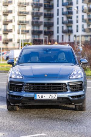 Grey Porsche Cayenne 2018 in Riga, with an engine capacity of 2.90 L and mileage of 98 thousand km for 54000 €, photo 2 on AUTOMOTO.COM.LV