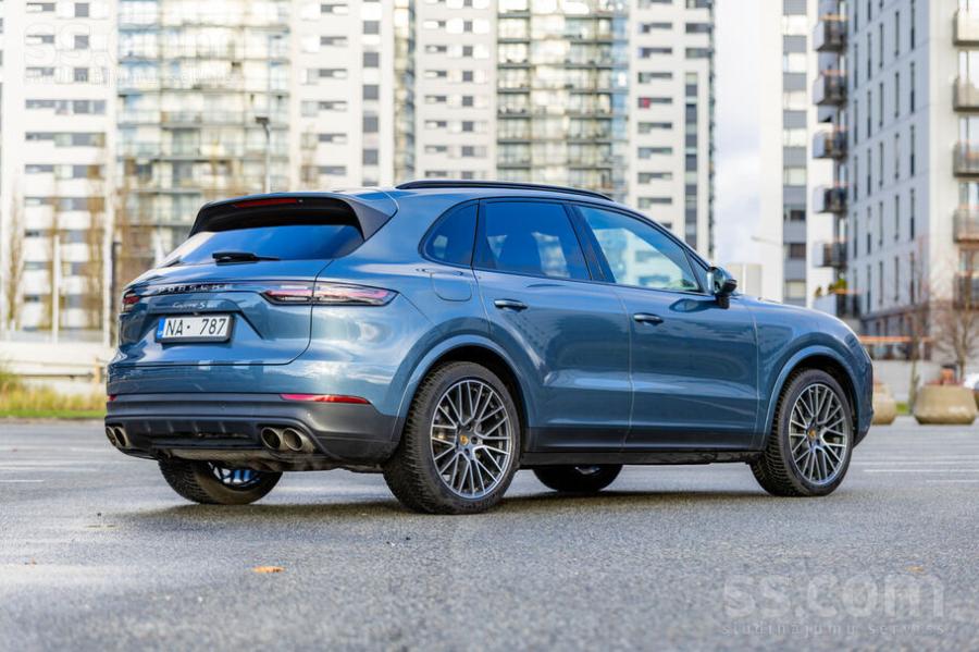 Grey Porsche Cayenne 2018 in Riga, with an engine capacity of 2.90 L and mileage of 98 thousand km for 54000 €, photo 5 on AUTOMOTO.COM.LV