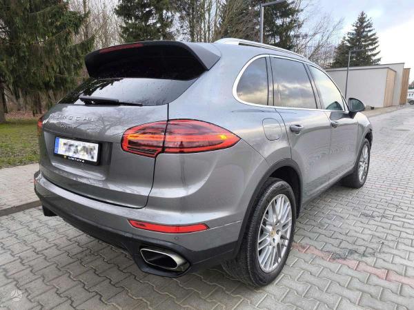 Pelēks Porsche Cayenne 2018 Šauļi, ar dzinēja tilpumu 3.60 L un nobraukumu 84 tūkst. km par 11900 €, foto 4 vietnē AUTOMOTO.COM.LV