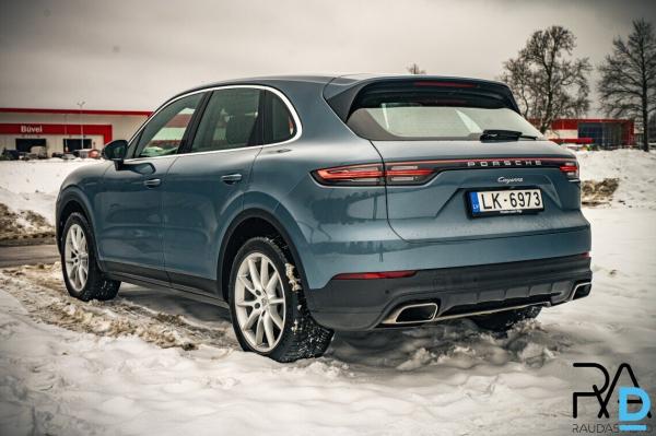 Grey Porsche Cayenne 2018 in Riga, with an engine capacity of 3.00 L and mileage of 90 thousand km for 42990 €, photo 2 on AUTOMOTO.COM.LV