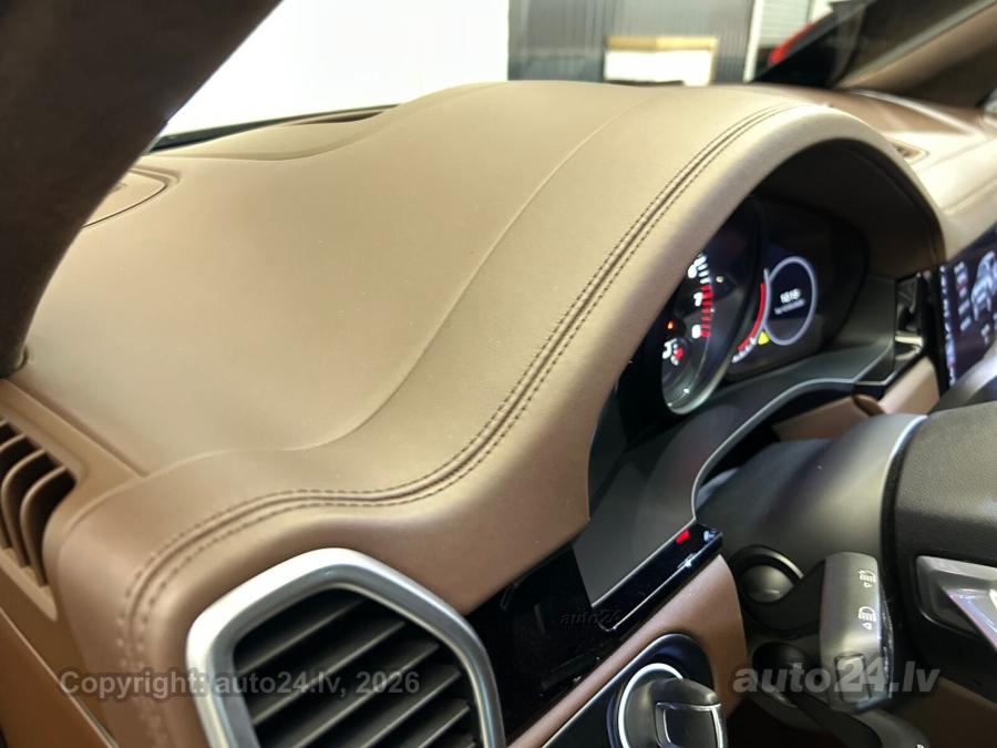 Серый Порше Каен 2018 в Таллин, объемом двигателя 4.00 л и пробегом 136 тыс. км за 54990 €, фото 23 на AUTOMOTO.COM.LV