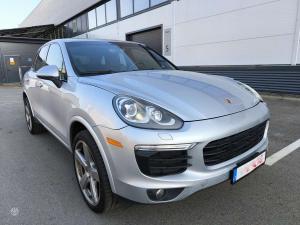 Grey Porsche Cayenne 2018 in Siauliai, with an engine capacity of 3.60 L and mileage of 239 thousand km for 13900 €, photo  on AUTOMOTO.COM.LV
