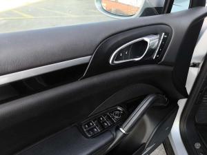 Grey Porsche Cayenne 2018 in Siauliai, with an engine capacity of 3.60 L and mileage of 239 thousand km for 13900 €, photo 11 on AUTOMOTO.COM.LV