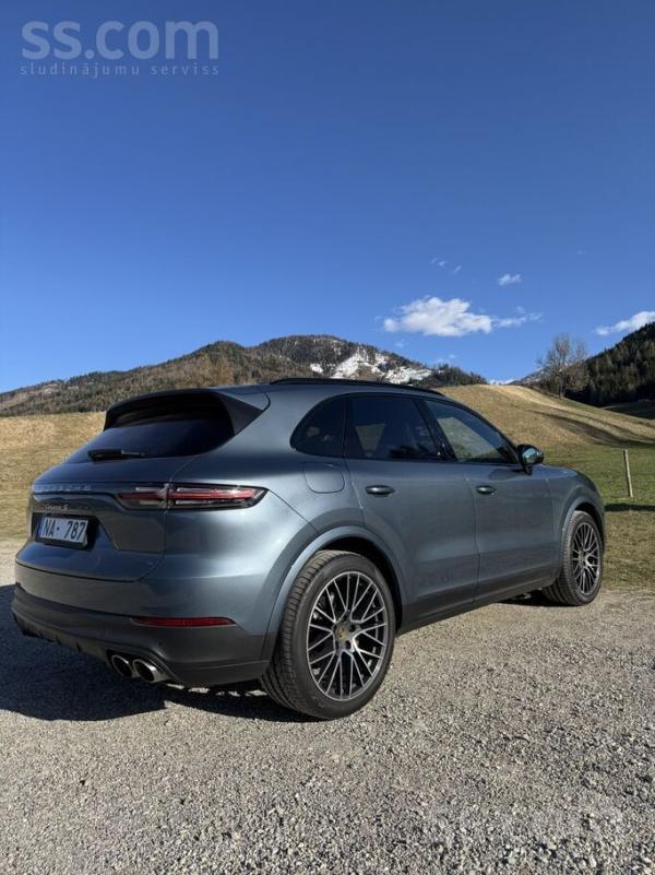 Grey Porsche Cayenne 2018 in Riga, with an engine capacity of 3.60 L and mileage of 107 thousand km for 39900 €, photo 3 on AUTOMOTO.COM.LV