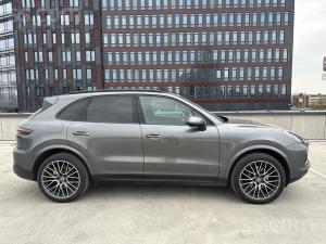 Pelēks Porsche Cayenne 2019 Rīga, ar dzinēja tilpumu 3.00 L un nobraukumu 77 tūkst. km par 53000 €, foto 14 vietnē AUTOMOTO.COM.LV