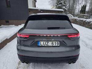 Grey Porsche Cayenne 2019 in Utena, with an engine capacity of 2.89 L and mileage of 204 thousand km for 33900 €, photo 6 on AUTOMOTO.COM.LV