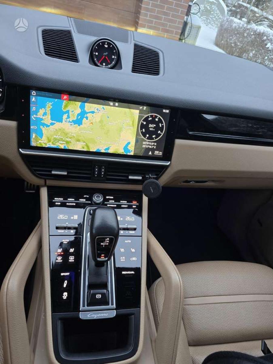 Grey Porsche Cayenne 2019 in Utena, with an engine capacity of 2.89 L and mileage of 204 thousand km for 33900 €, photo 20 on AUTOMOTO.COM.LV
