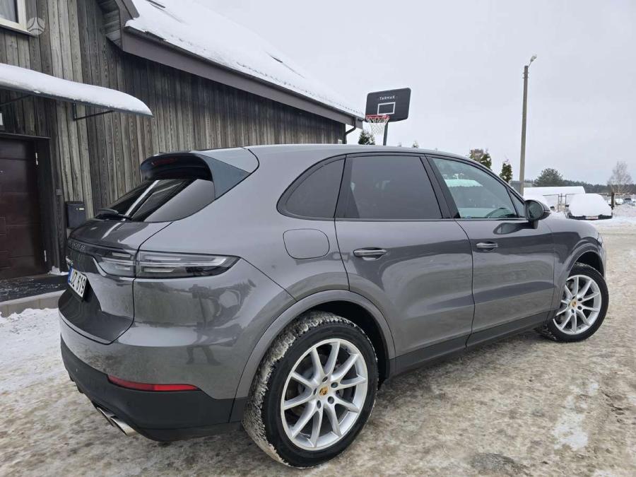 Pelēks Porsche Cayenne 2019 Utena, ar dzinēja tilpumu 2.89 L un nobraukumu 204 tūkst. km par 32900 €, foto 3 vietnē AUTOMOTO.COM.LV