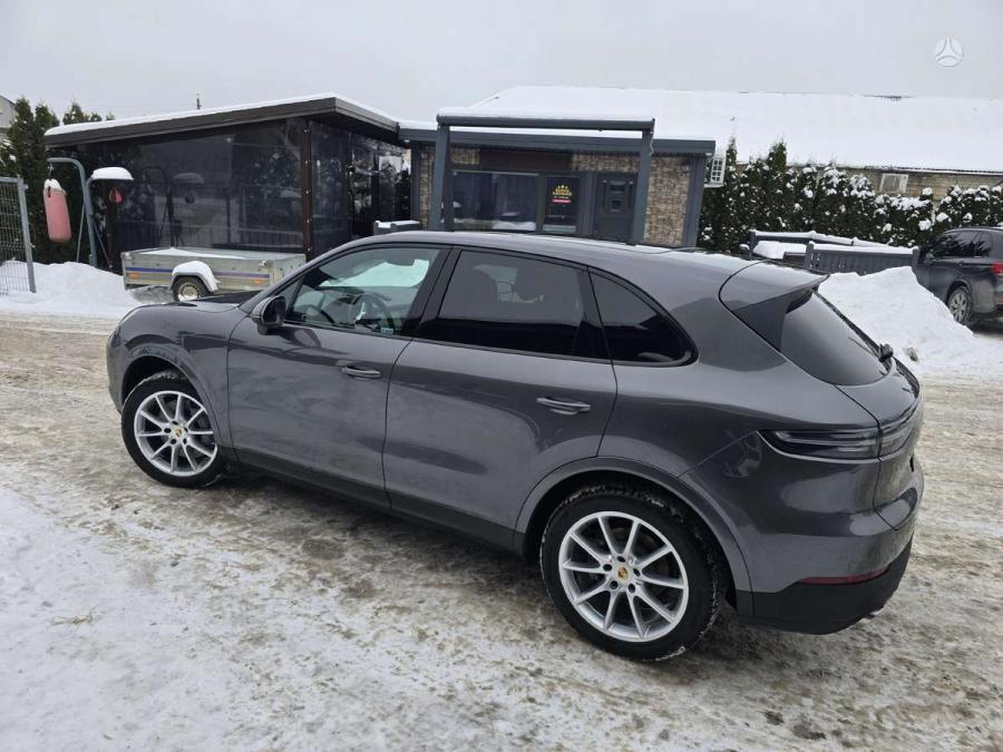Pelēks Porsche Cayenne 2019 Utena, ar dzinēja tilpumu 2.89 L un nobraukumu 204 tūkst. km par 32900 €, foto 4 vietnē AUTOMOTO.COM.LV