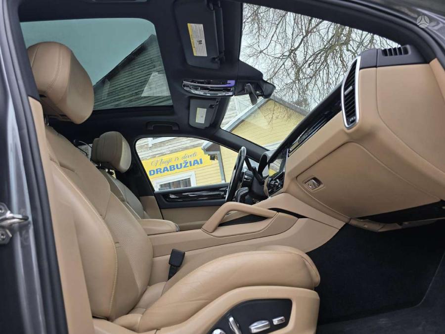 Pelēks Porsche Cayenne 2019 Utena, ar dzinēja tilpumu 2.89 L un nobraukumu 204 tūkst. km par 42500 €, foto 7 vietnē AUTOMOTO.COM.LV