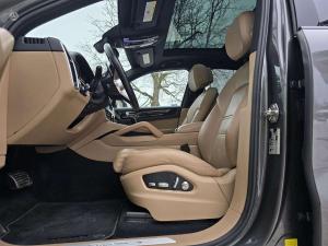 Pelēks Porsche Cayenne 2019 Utena, ar dzinēja tilpumu 2.89 L un nobraukumu 204 tūkst. km par 42500 €, foto 17 vietnē AUTOMOTO.COM.LV