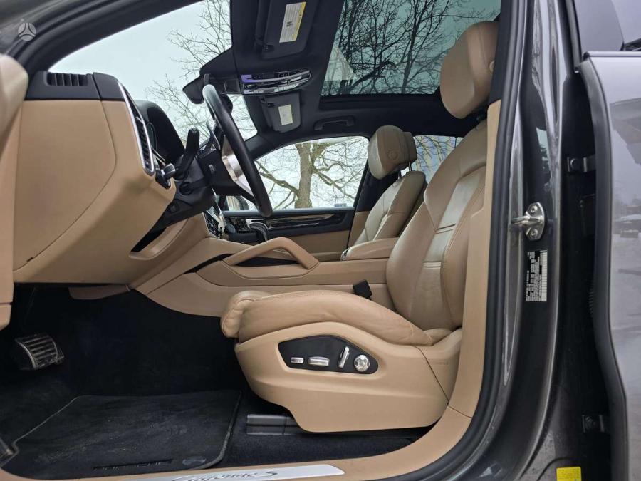 Pelēks Porsche Cayenne 2019 Utena, ar dzinēja tilpumu 2.89 L un nobraukumu 204 tūkst. km par 42500 €, foto 17 vietnē AUTOMOTO.COM.LV