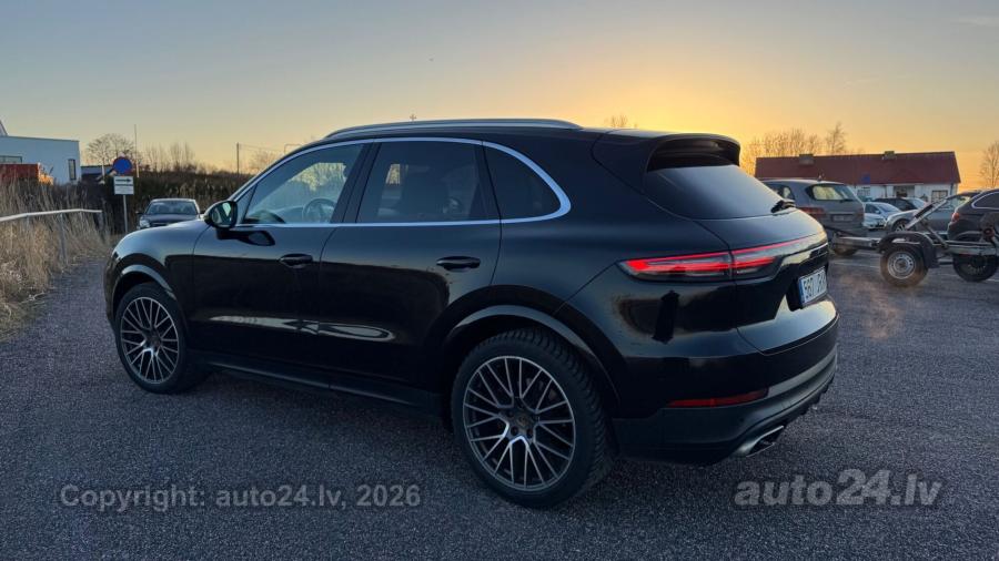 Grey Porsche Cayenne 2019 in Tallinn, with an engine capacity of 3.00 L and mileage of 106 thousand km for 48900 €, photo 5 on AUTOMOTO.COM.LV
