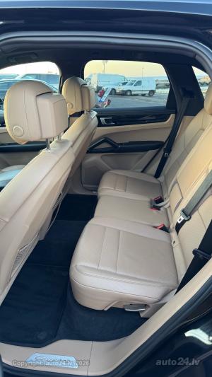 Grey Porsche Cayenne 2019 in Tallinn, with an engine capacity of 3.00 L and mileage of 106 thousand km for 48900 €, photo 12 on AUTOMOTO.COM.LV