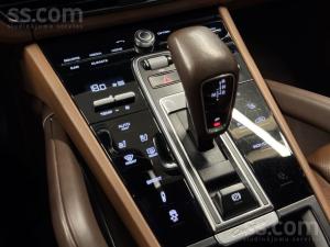 Pelēks Porsche Cayenne 2019 Rīga, ar dzinēja tilpumu 4.00 L un nobraukumu 164 tūkst. km par 54990 €, foto 27 vietnē AUTOMOTO.COM.LV